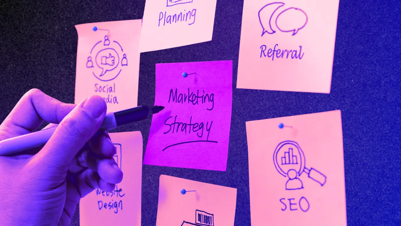 Local vs. National Franchise Marketing Dynamics & Strategies